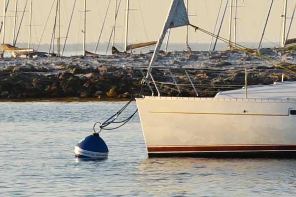 Boat mooring: definition, operation and regulations